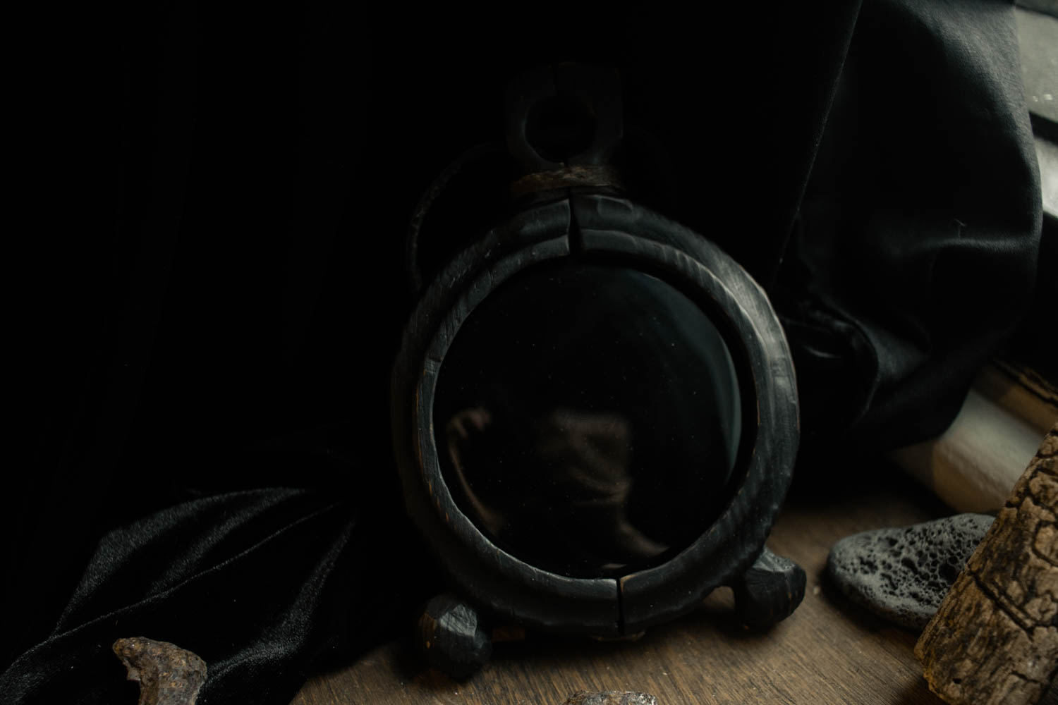Scrying mirror